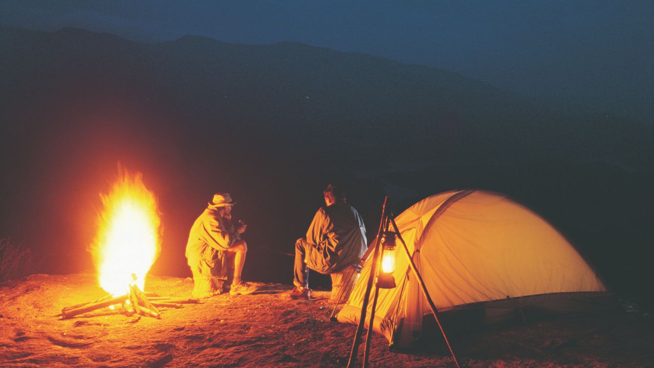 How to Survive in the Extreme Cold: 9 Essential Tips